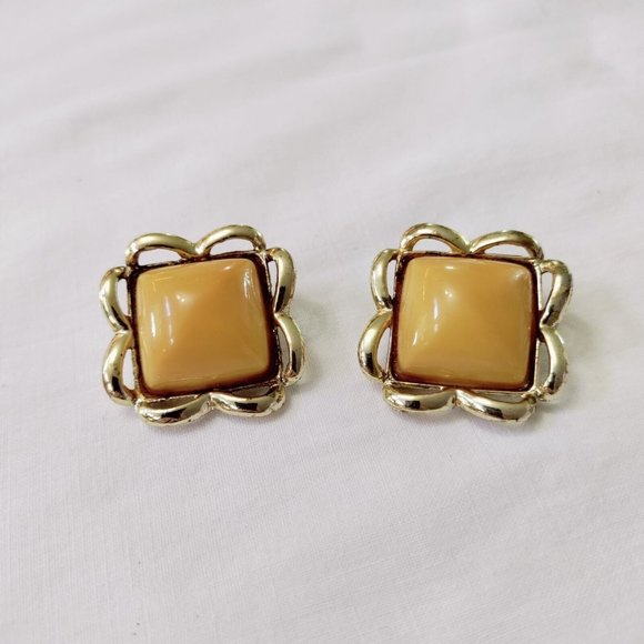 Vintage | Jewelry | 42 Vintage Gold Tone Square Yellow Celluloid Clip ...